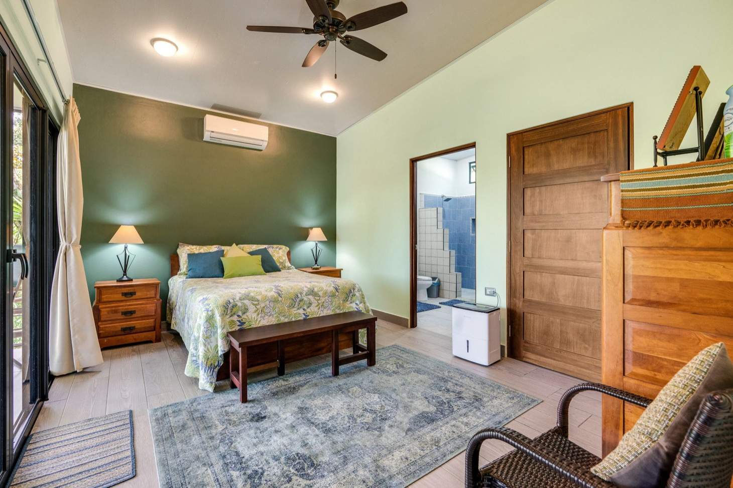 Owners Home And 6 Beautiful Tree House Villas With Room To Expand!